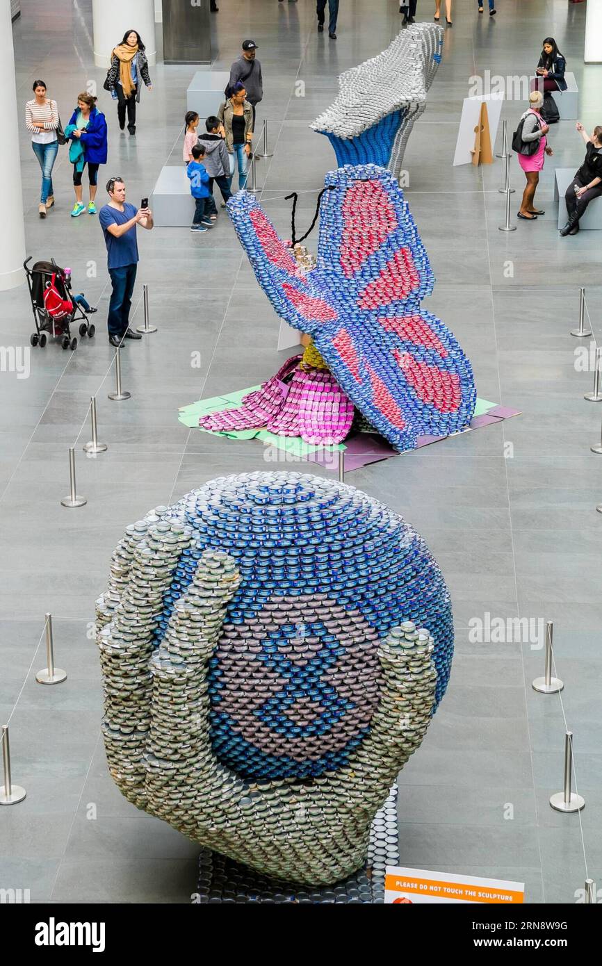 Donated canned food bank hi-res stock photography and images - Alamy