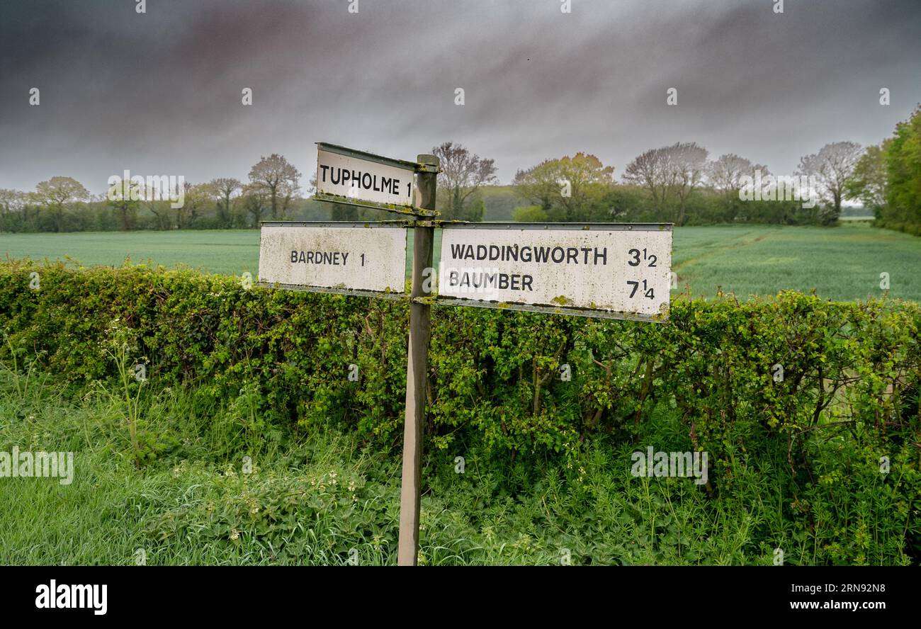 Road Signs and Direction Boards in the UK Stock Photo - Alamy