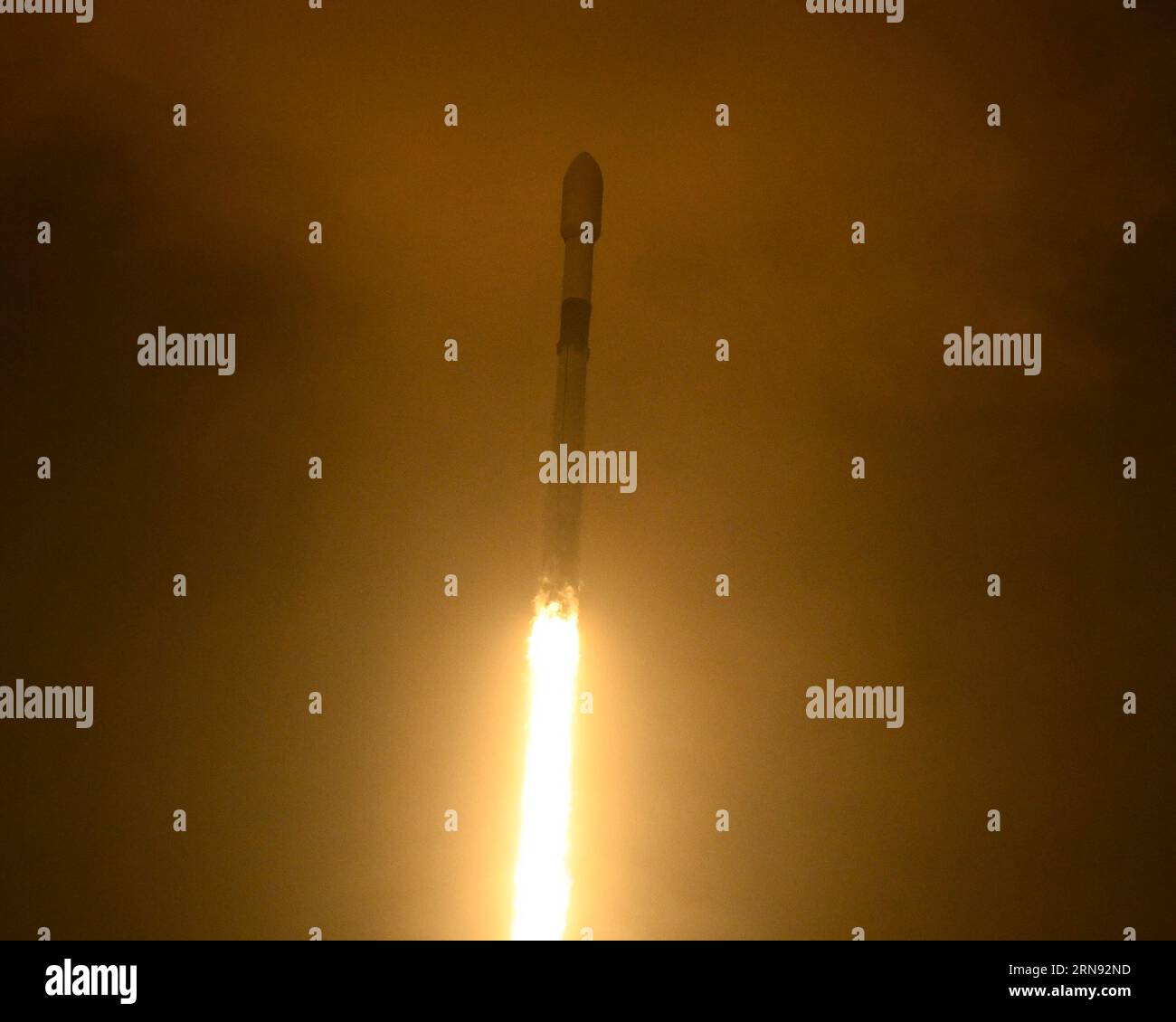 The SpaceX Falcon 9 rocket launches 22 Starlink satellites on mission 6 ...