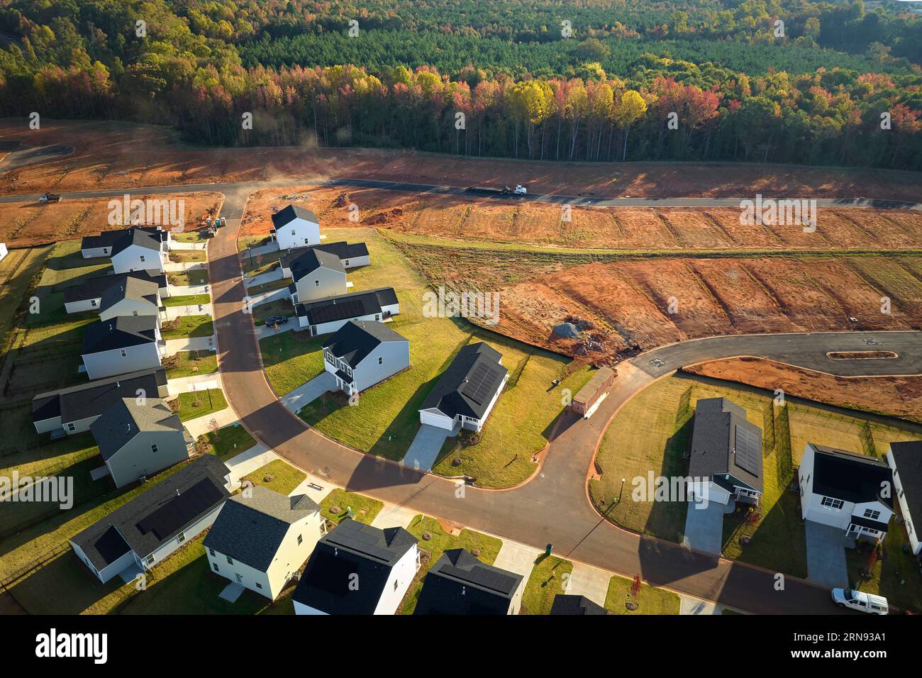 New subdivision houses under construction hi-res stock photography and ...