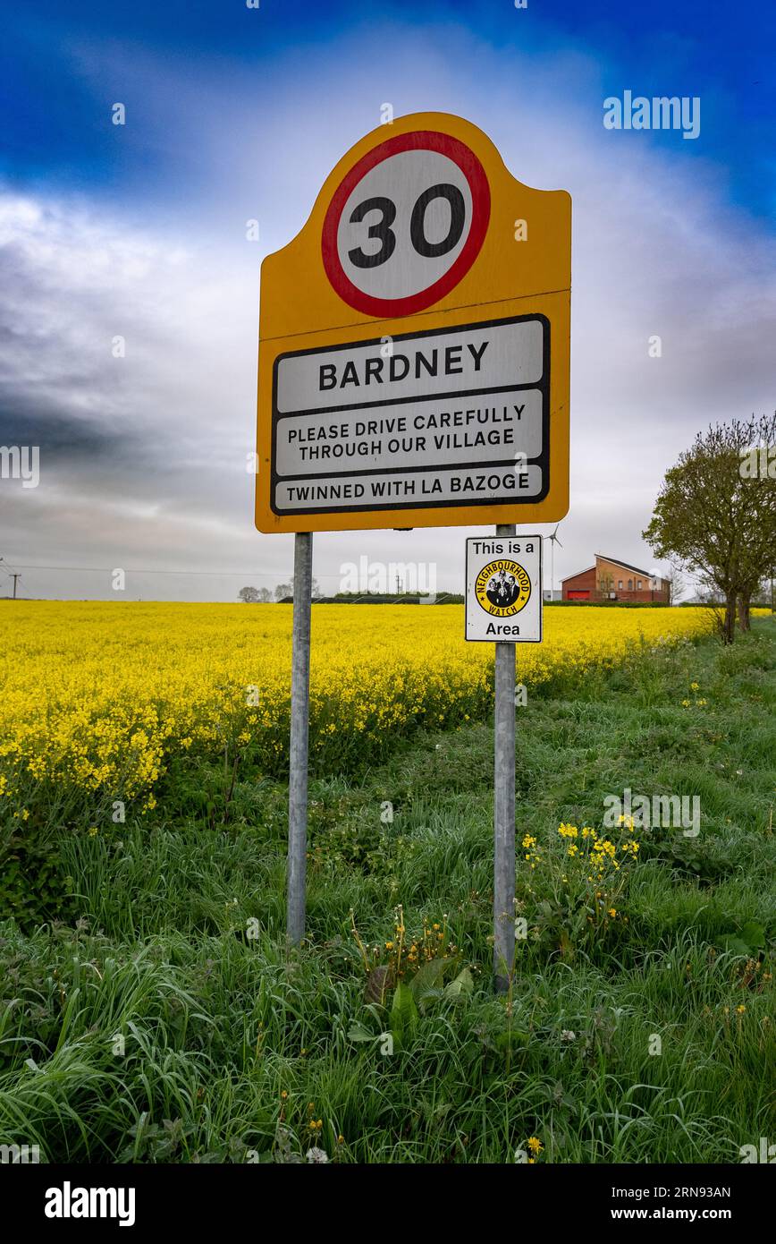 Road Signs and Direction Boards in the UK Stock Photo - Alamy