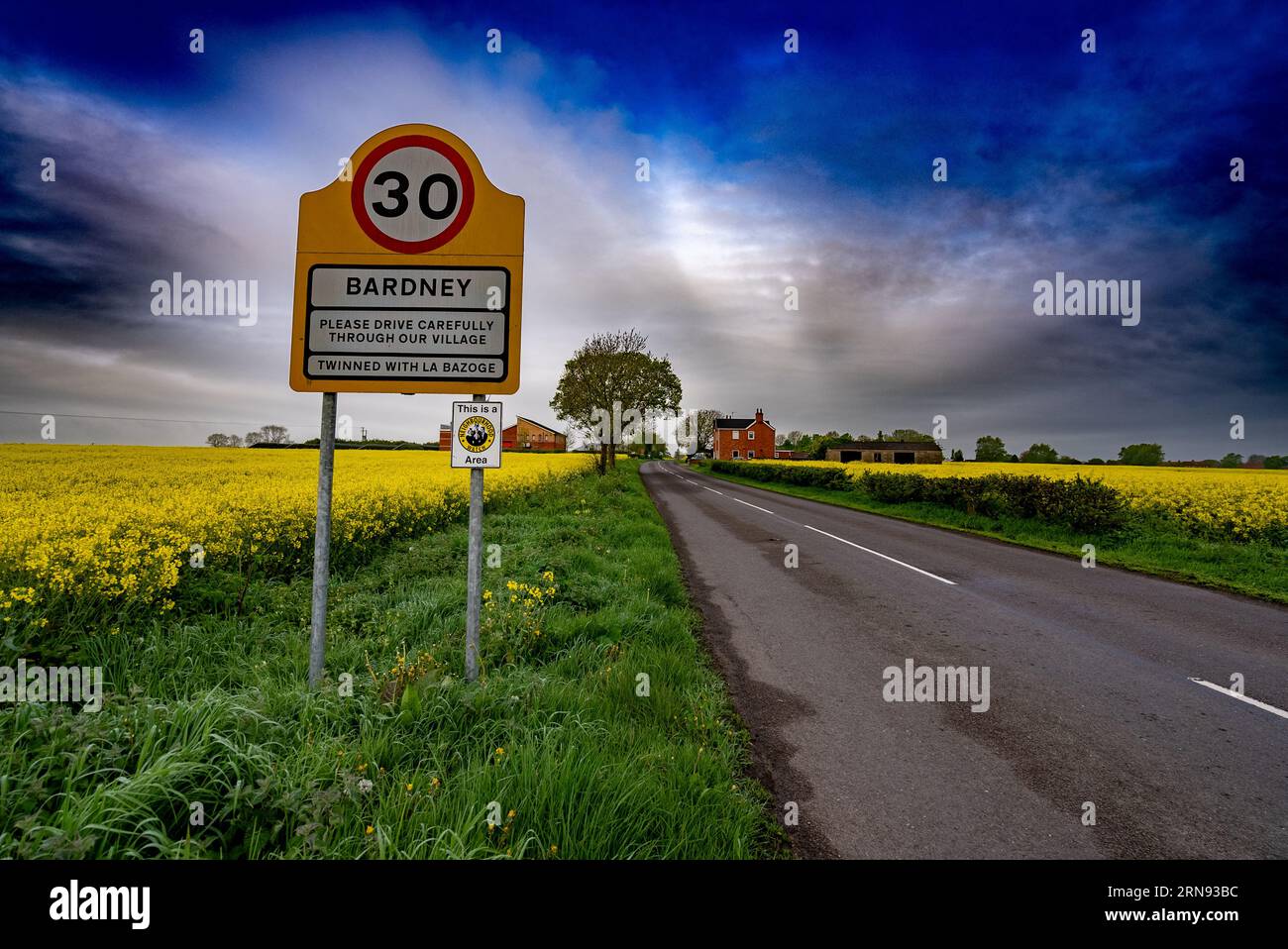 Road Signs and Direction Boards in the UK Stock Photo - Alamy