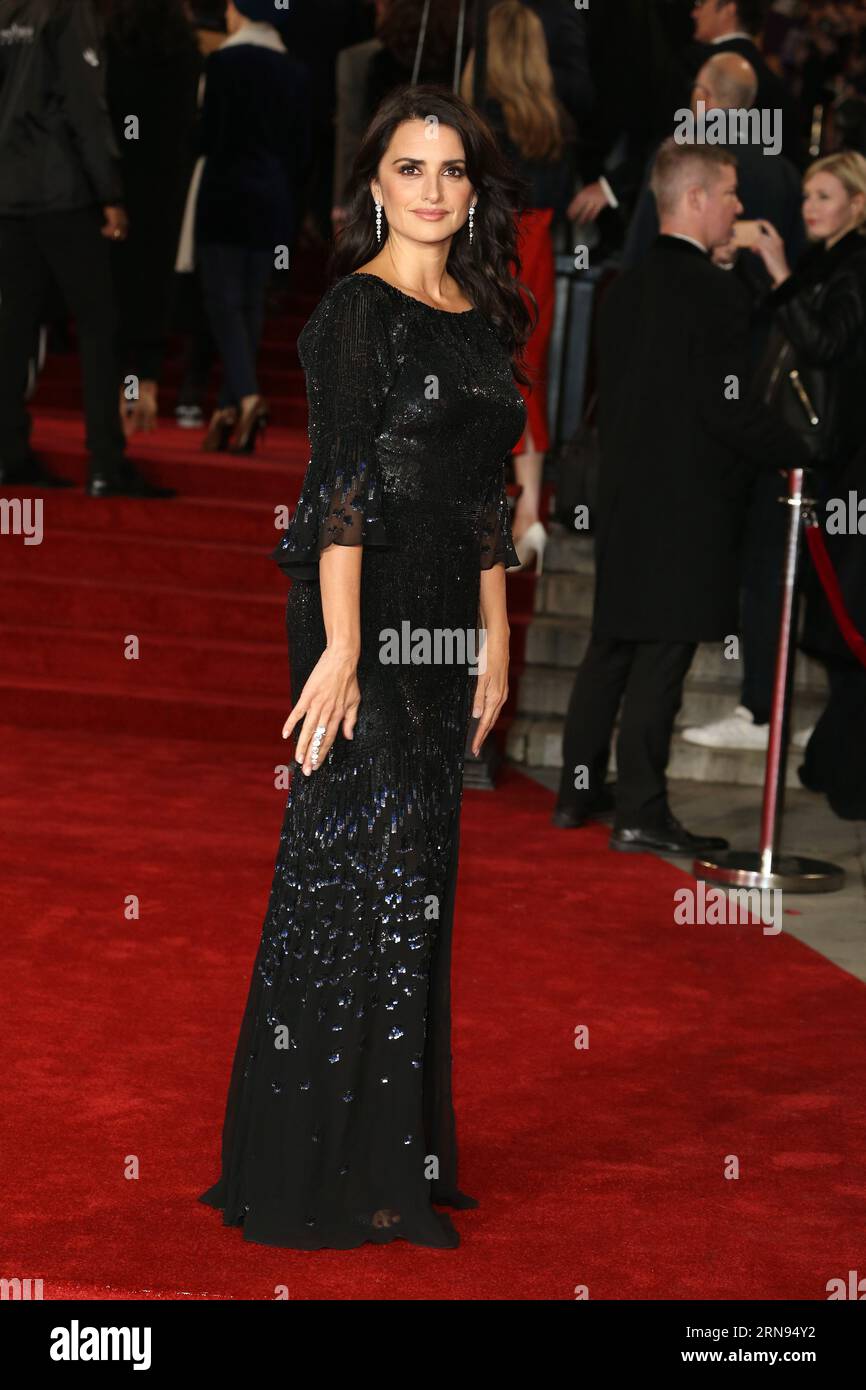 Penelope Cruz attends the 'Murder On The Orient Express' World Premiere ...