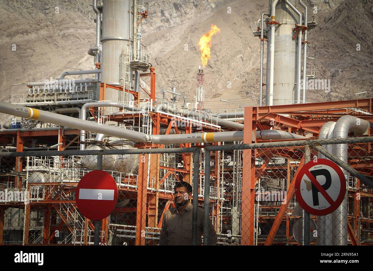 North dome gas condensate field hi-res stock photography and images - Alamy