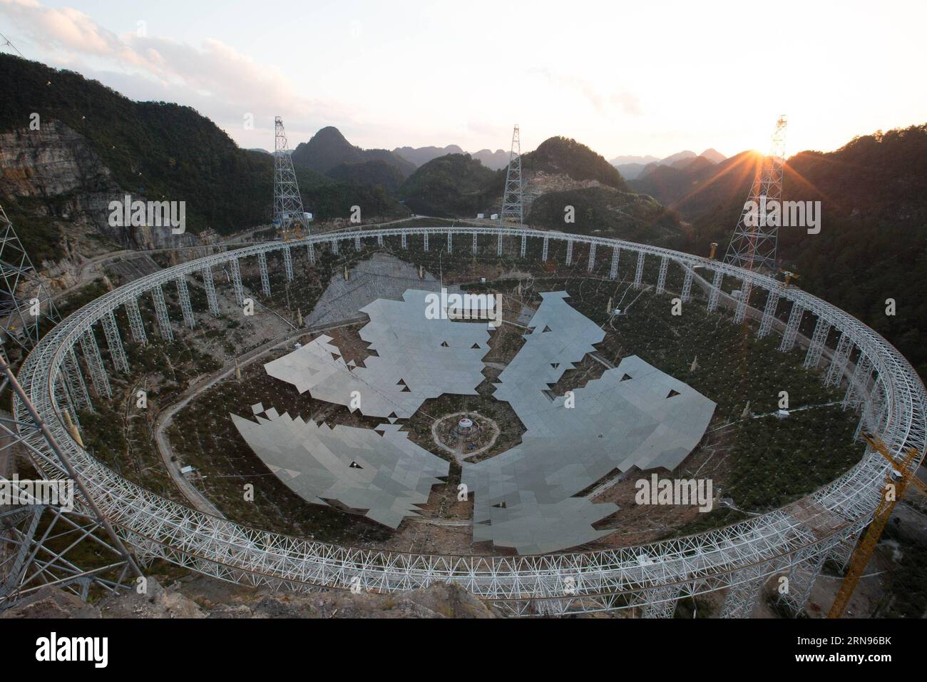 Bau des weltgrößten Radioteleskops in China -- China s single-aperture ...
