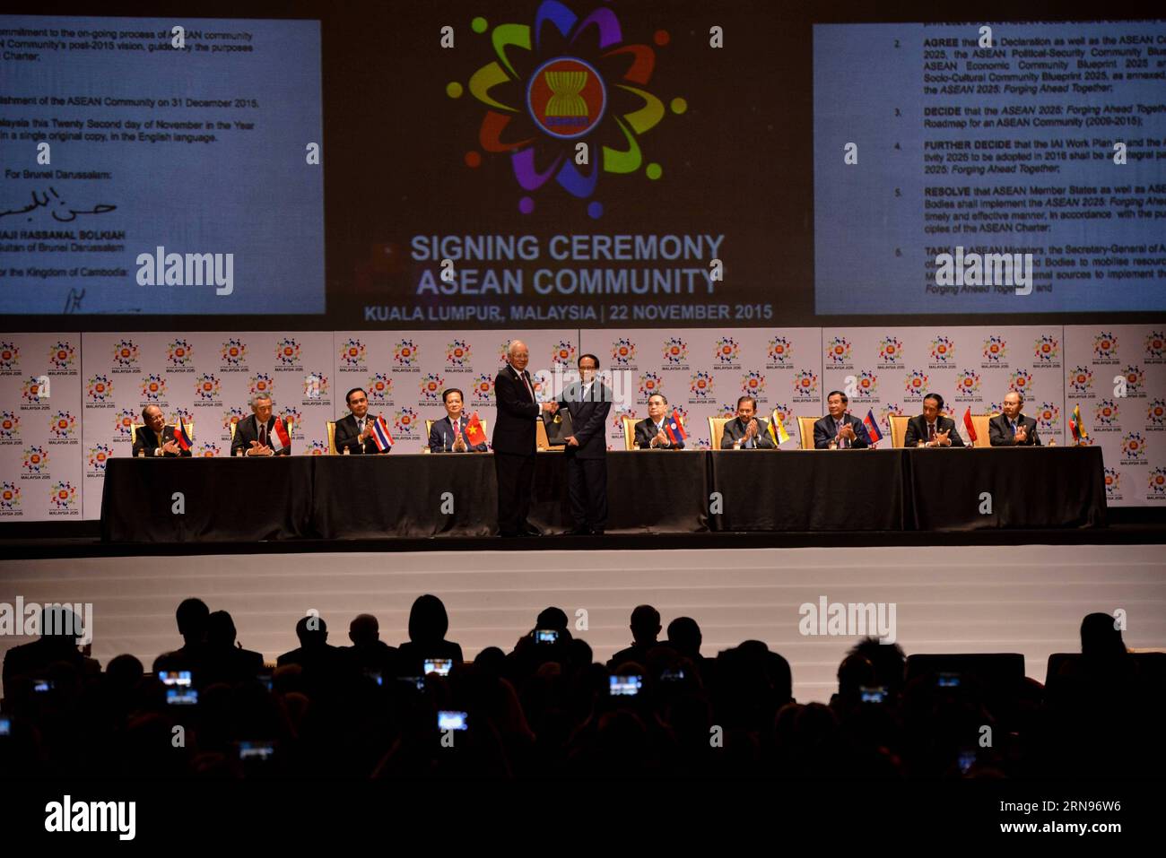 Forging documents hi-res stock photography and images - Alamy