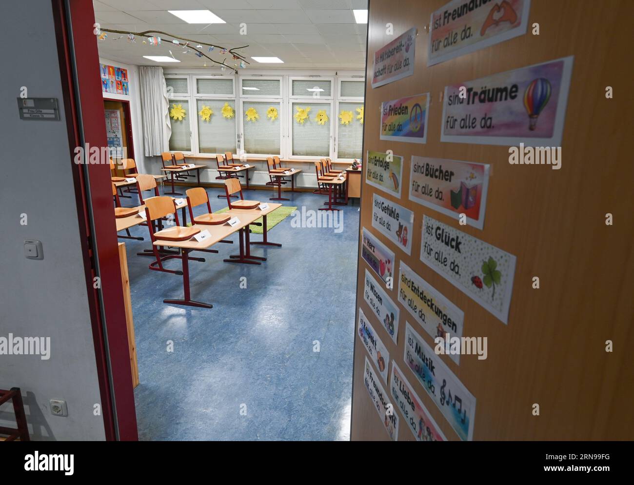 Wiesbaden, Germany. 29th Aug, 2023. A classroom of a first grade class ...