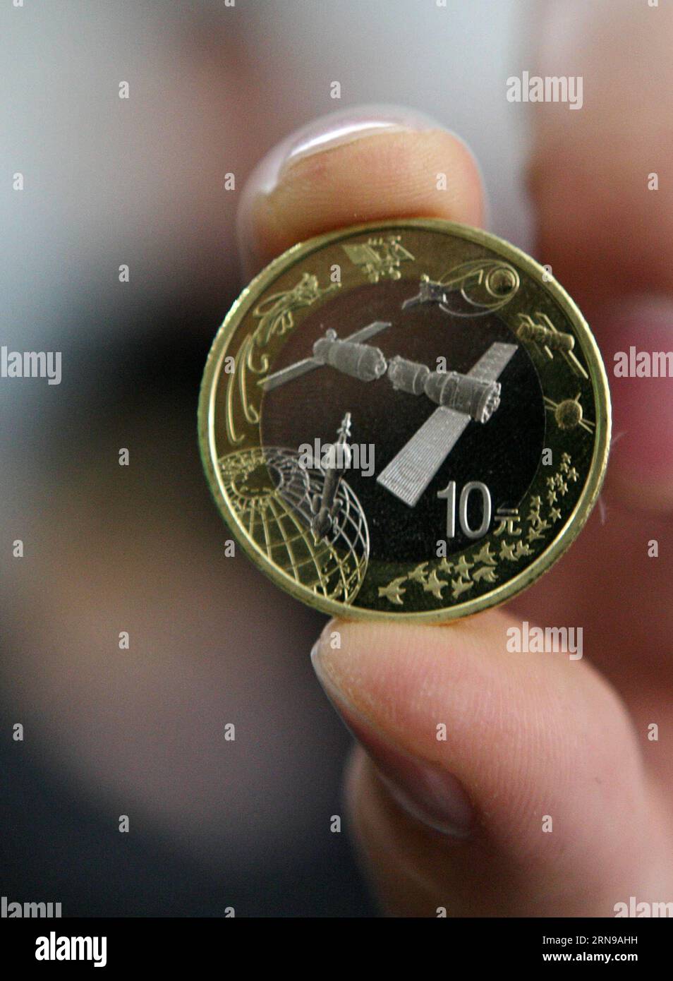 100 yuan bank note hi-res stock photography and images - Alamy