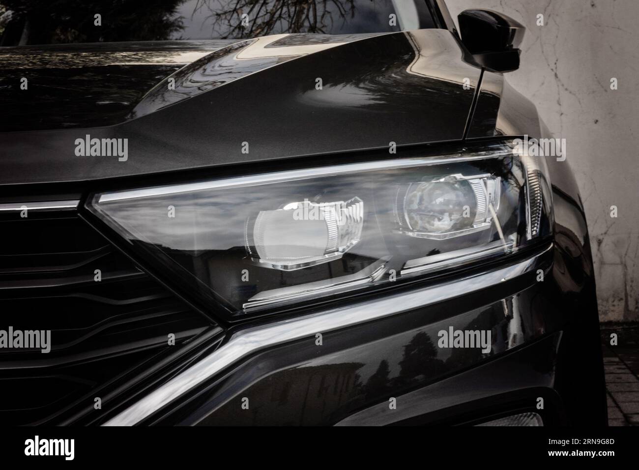 Closeup front view modern black hi-res stock photography and images - Alamy