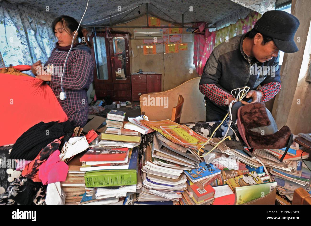 HUZHOU, Dec. 4, 2015 -- Photo taken on Dec. 4, 2015 shows fisherman ...