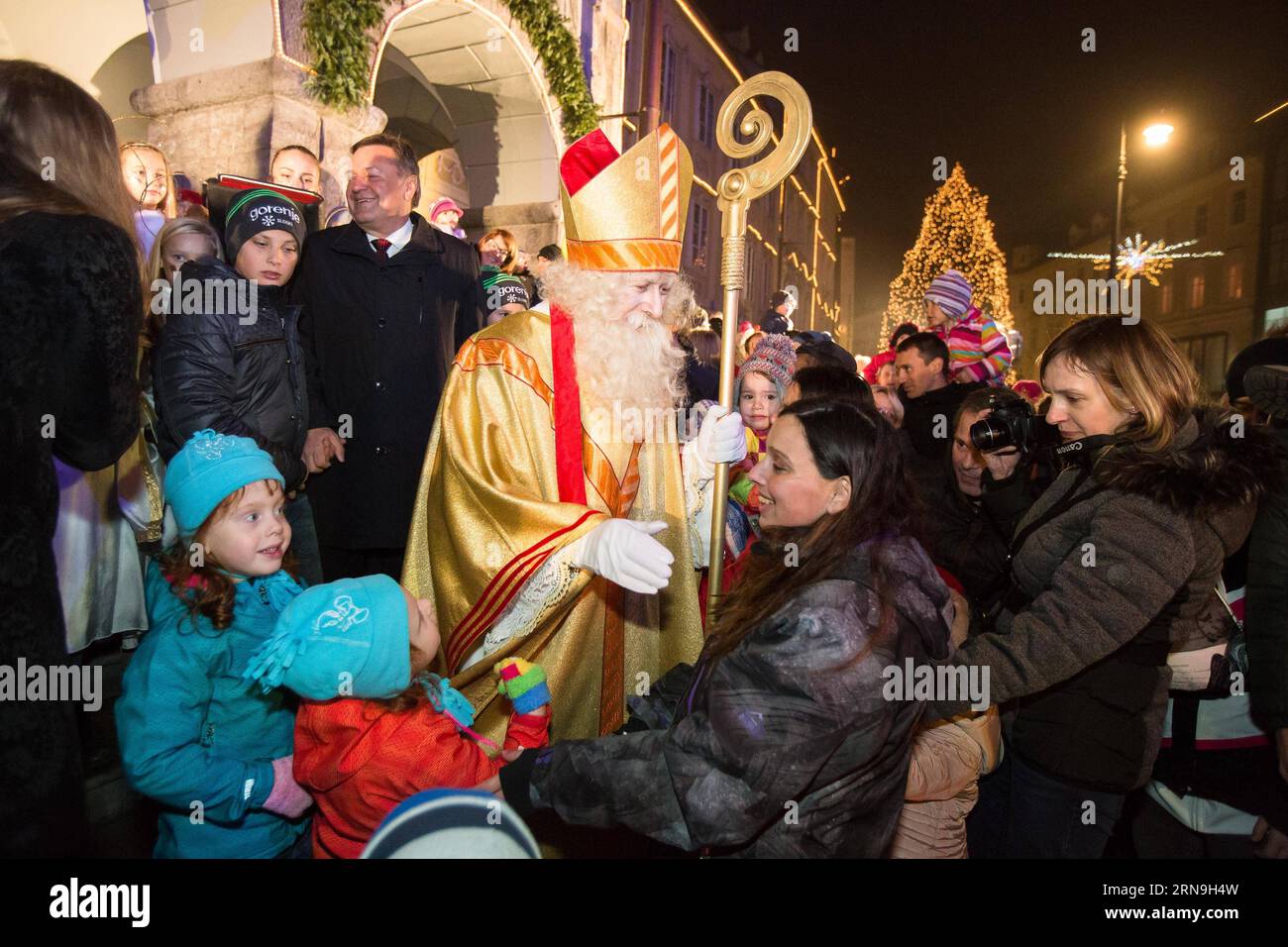 St nicholas with children hi-res stock photography and images - Alamy