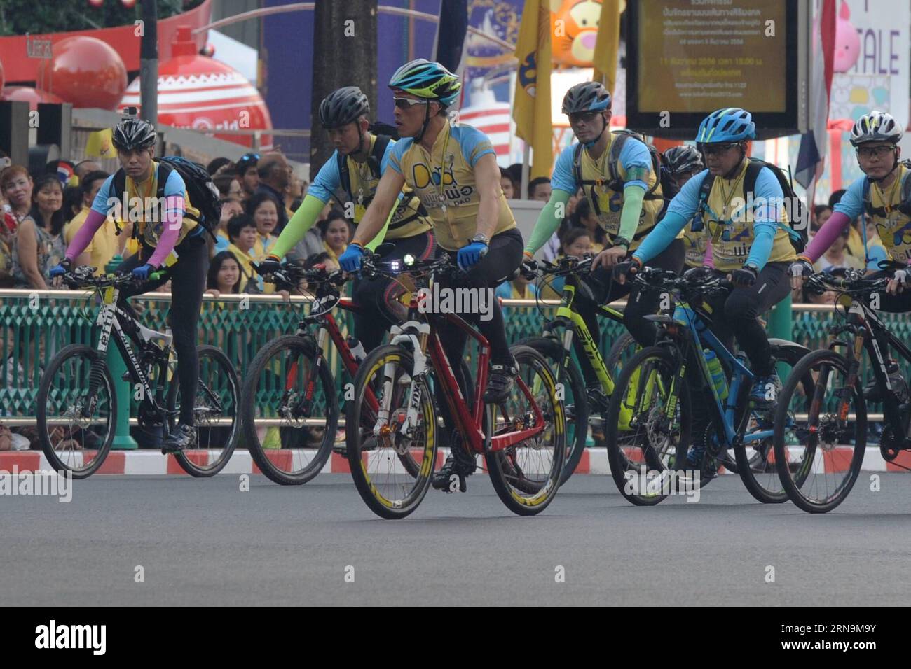 Maha vajiralongkorn cycling hi-res stock photography and images - Alamy