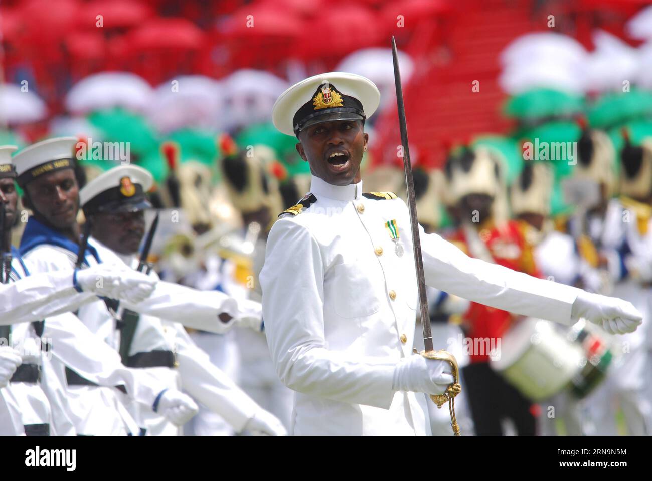 (151212) -- NAIROBI, Dec. 12, 2015 -- Soldiers and officers from the ...