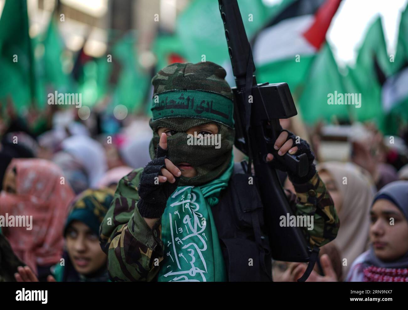(151215) -- Gaza, Dec. 14, 2015 -- A Palestinian boy with his face ...