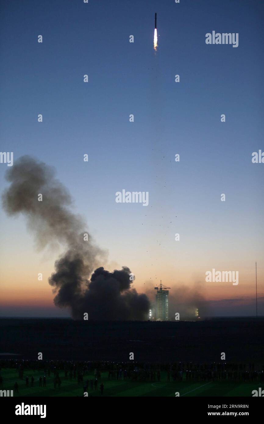 (151217) -- JIUQUAN, Dec. 17, 2015 -- A Long March 2-D rocket carrying ...