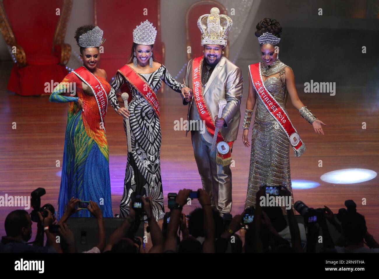 First Princess Tarine Lopes (1st L), Queen Veronica Bolani (2nd L ...