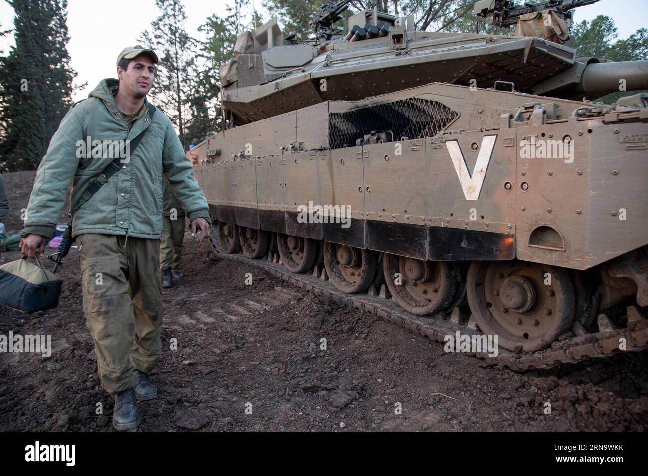 Hezbollah military hi-res stock photography and images - Alamy