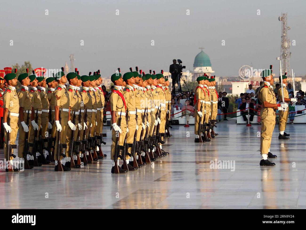 (151225) -- KARACHI, Dec. 25, 2015 -- Pakistan army cadets take part in ...