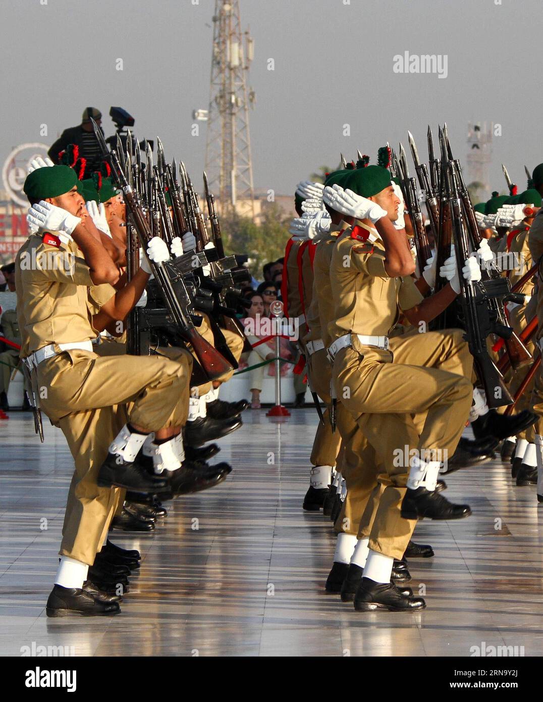 (151225) -- KARACHI, Dec. 25, 2015 -- Pakistan army cadets take part in ...