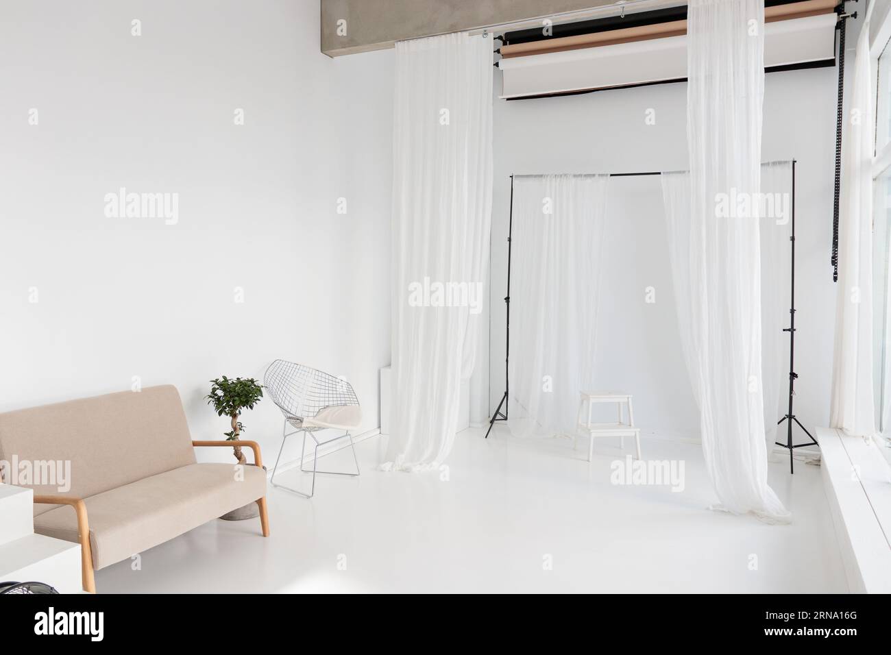 Professional photo studio with a natural light: background, minimalist ...