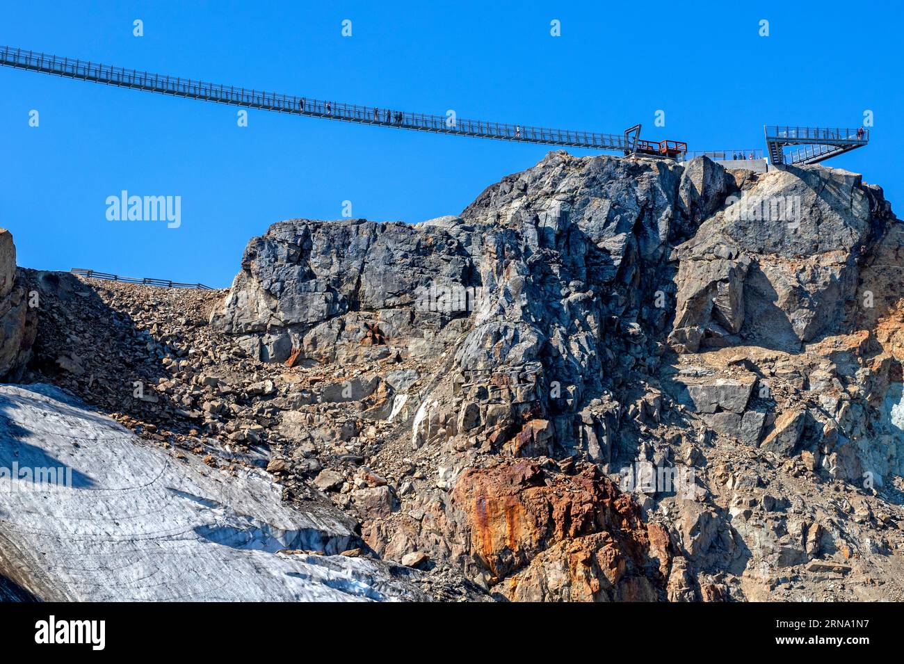 The Cloudraker Skybridge and Raven's Eye viewing platform atop Whistler ...