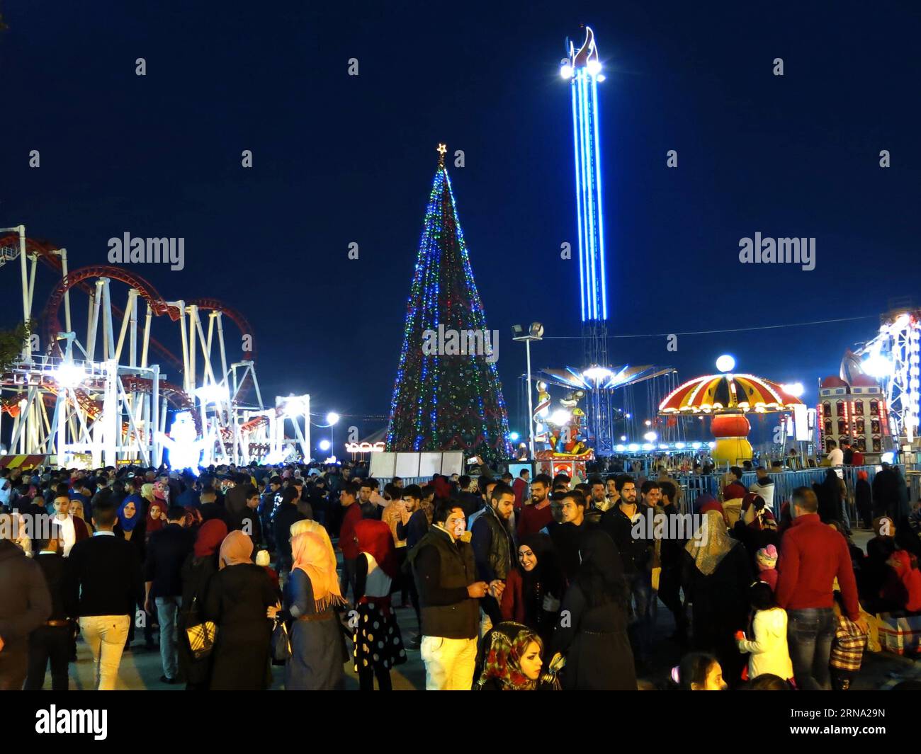 (151231) -- BAGHDAD, Dec. 31, 2015 -- Iraqi people gather in a public ...
