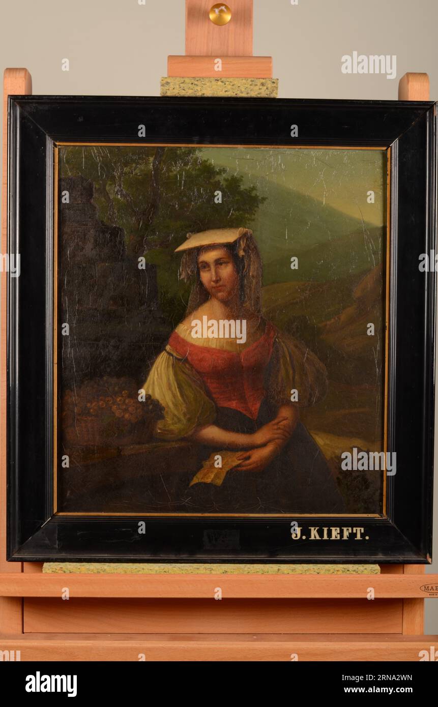 Italiaanse vrouw in landschap by Jan Kieft Stock Photo - Alamy