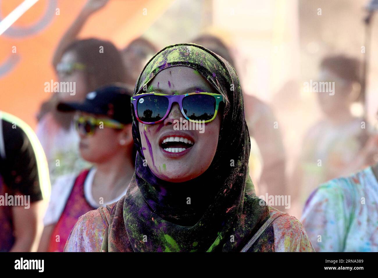 (160103) -- PASAY CITY, Jan. 3, 2016 -- A Muslim woman smiles as she ...