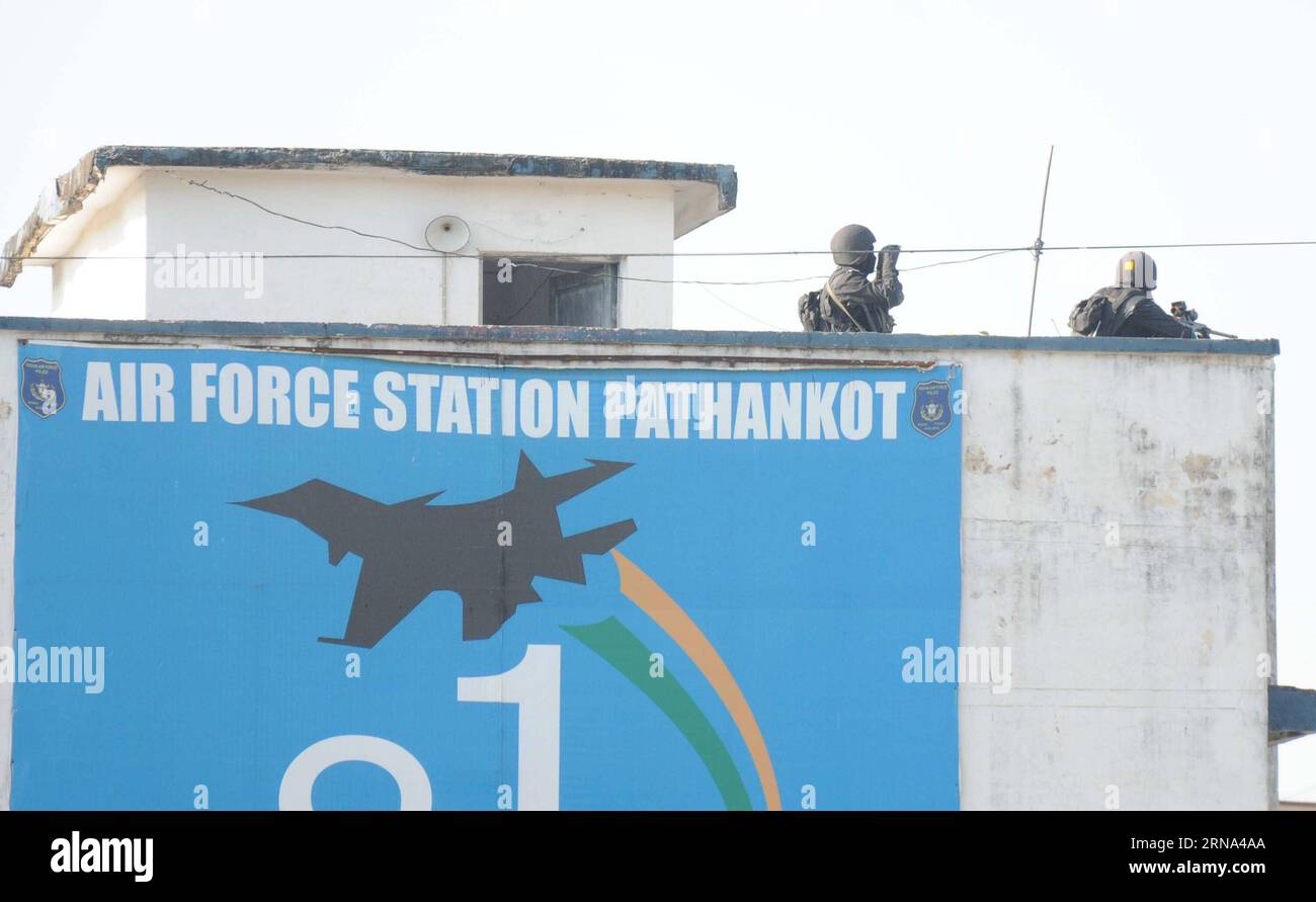 Indian border security force personnel hi-res stock photography and ...