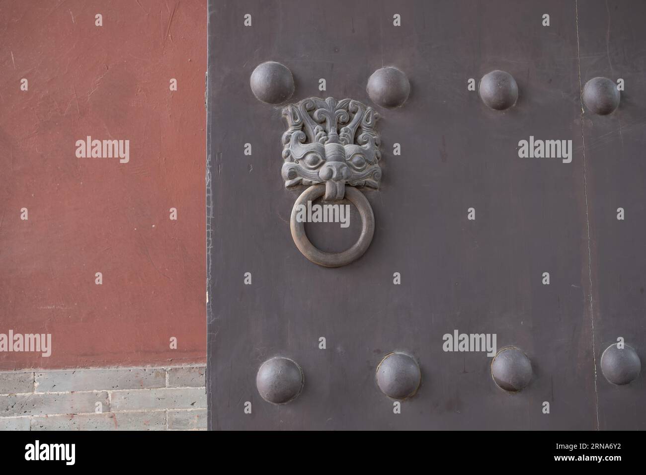 Typical chinese palace gate hi-res stock photography and images - Alamy