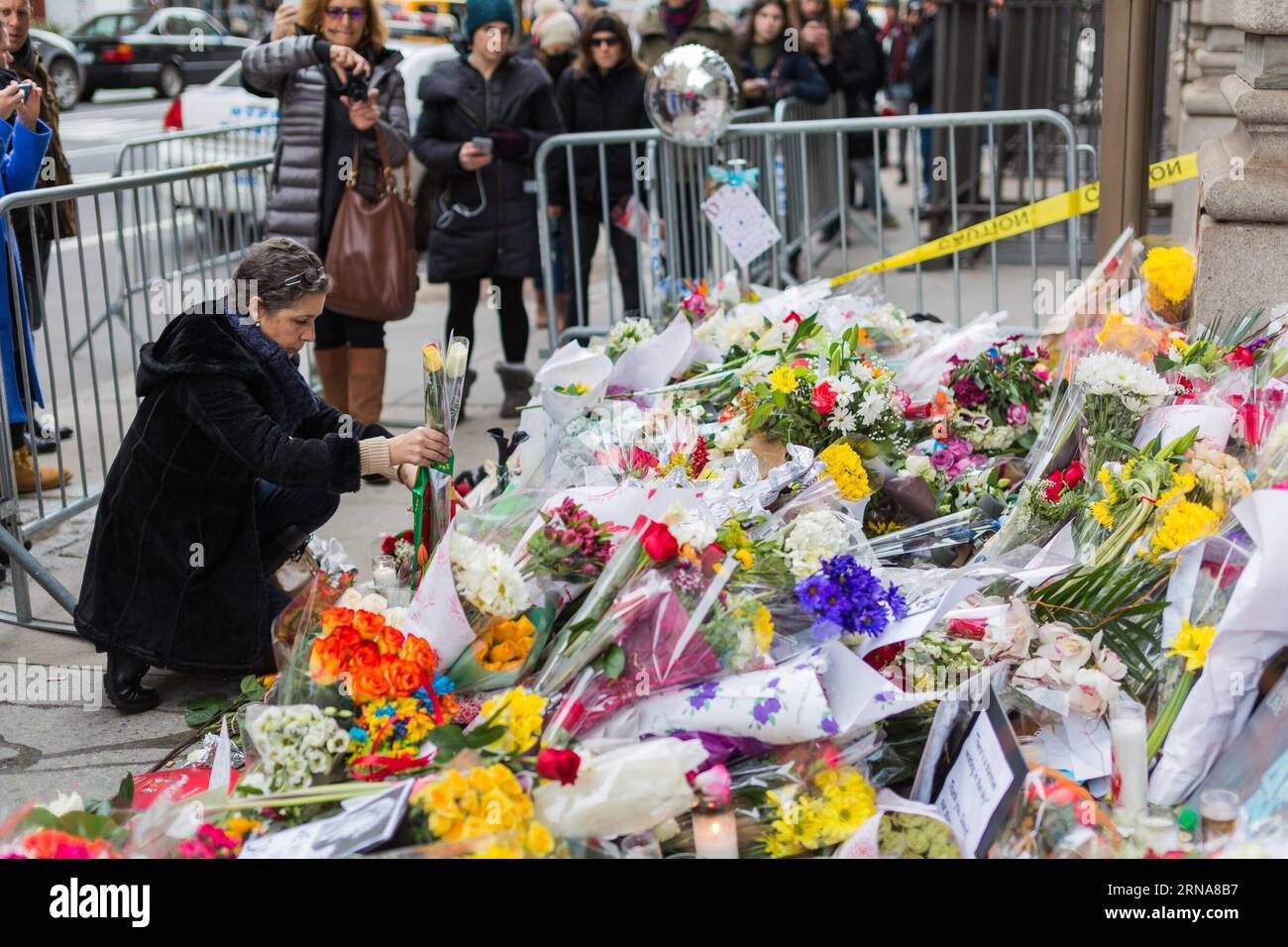 (160112) -- NEW YORK, Jan. 12, 2016 -- People line up to place flowers ...