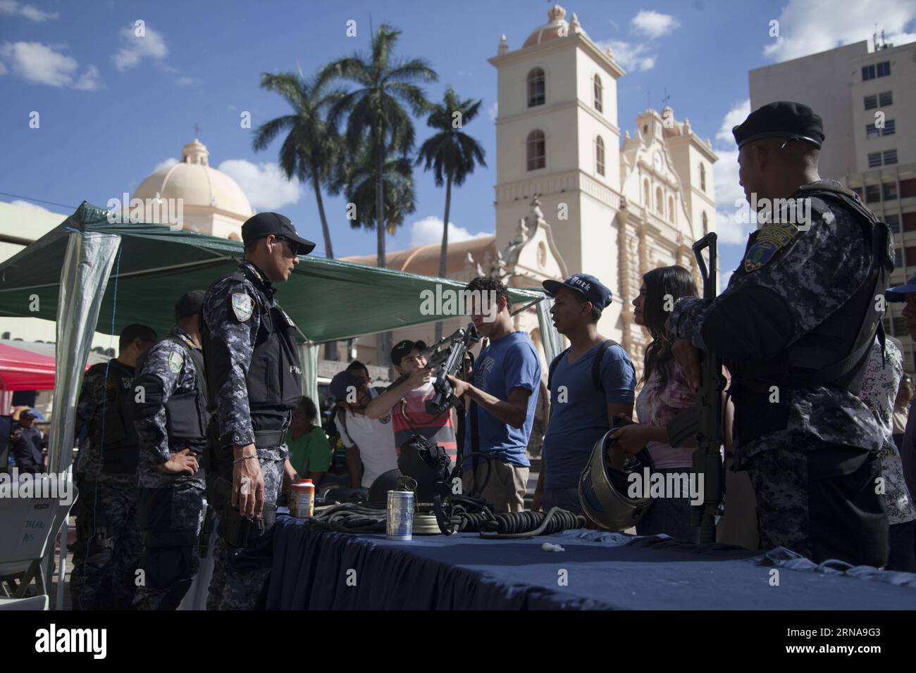 Honduras national police hi-res stock photography and images - Alamy
