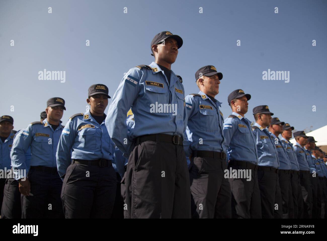 (160115) -- TEGUCIGALPA, Jan. 15, 2016 -- Honduran policemen take part ...