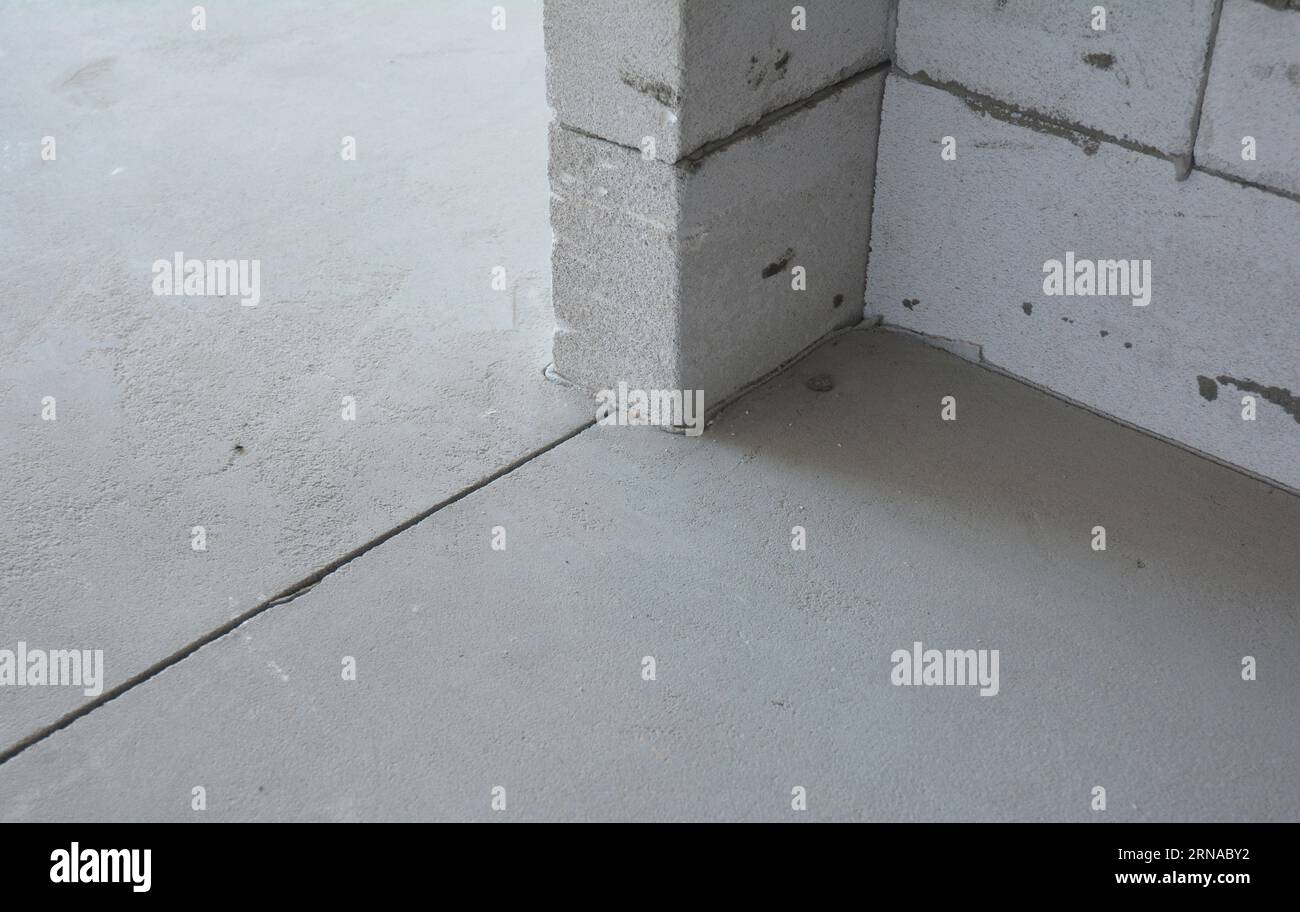 Concrete wall corner doorway hi-res stock photography and images - Alamy