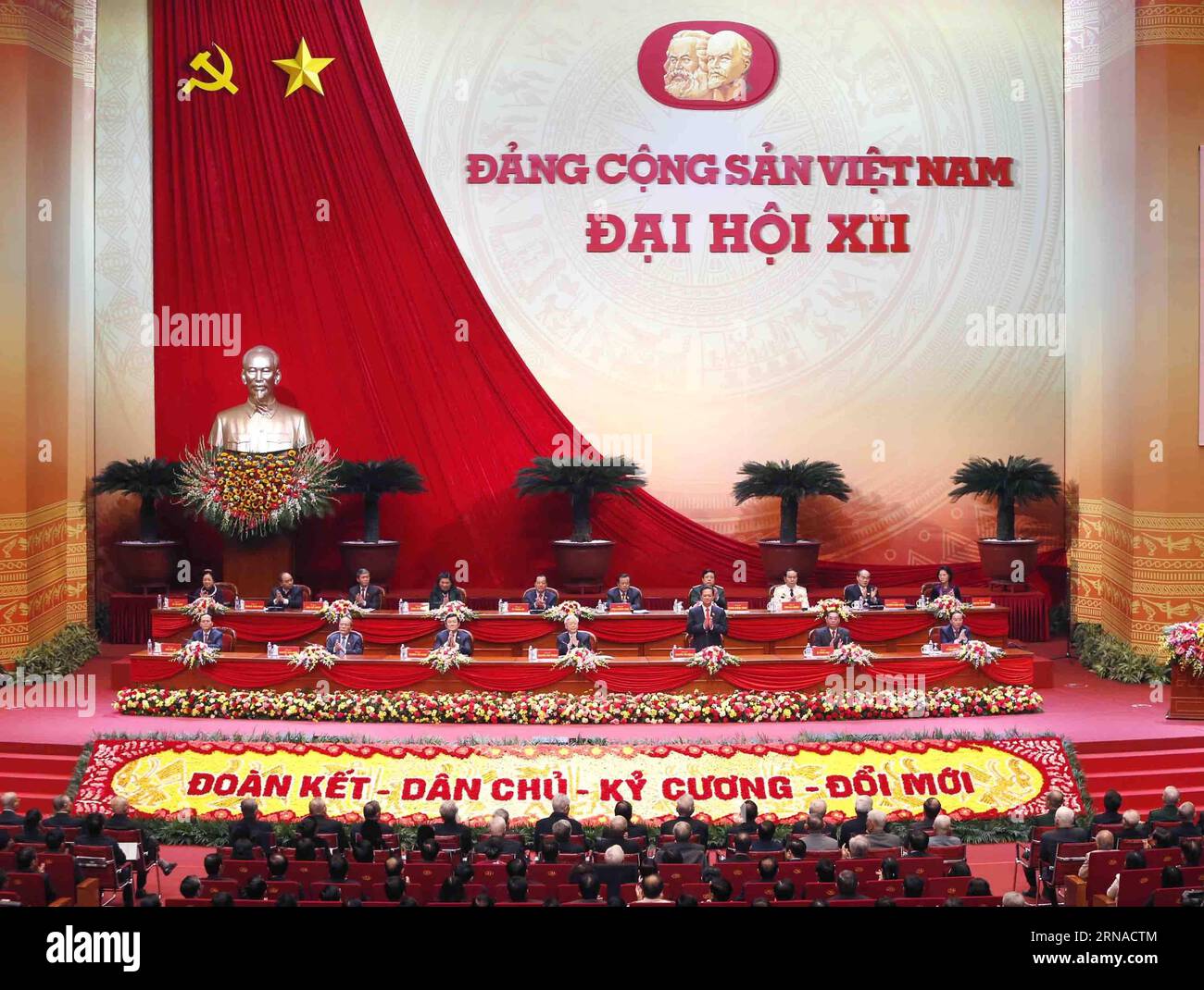 (160121) -- HANOI, Jan. 21, 2016 -- Photo taken on Jan. 21, 2016 shows ...