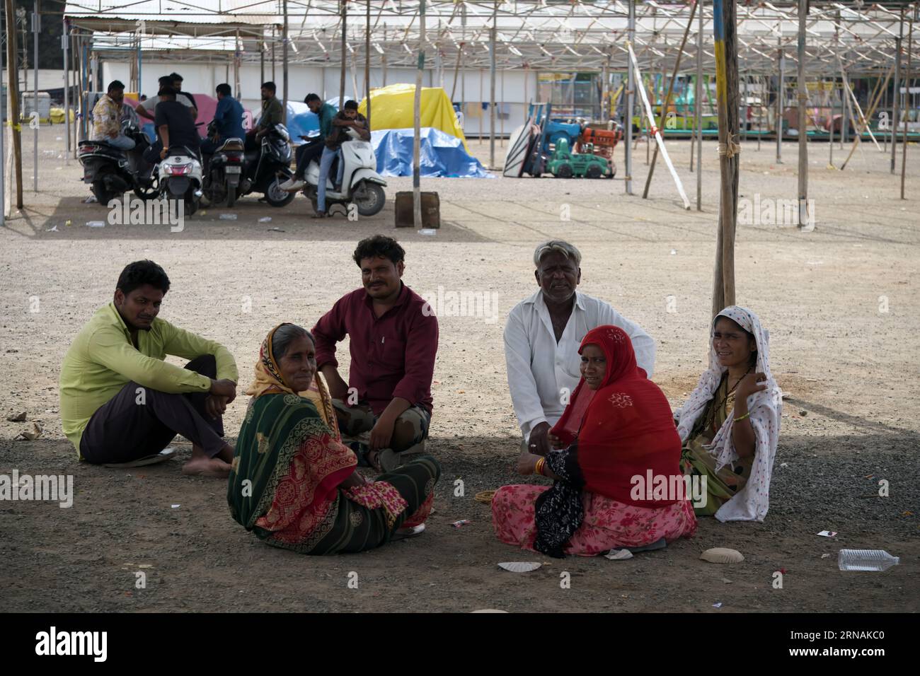Ferris wheel workers hi-res stock photography and images - Alamy