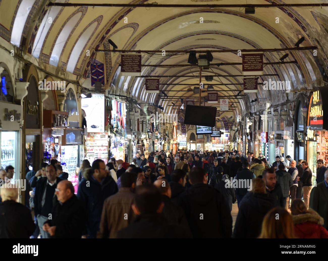 (160201) -- ISTANBUL, Feb. 1, 2016 -- People visit the Grand Bazaar in ...