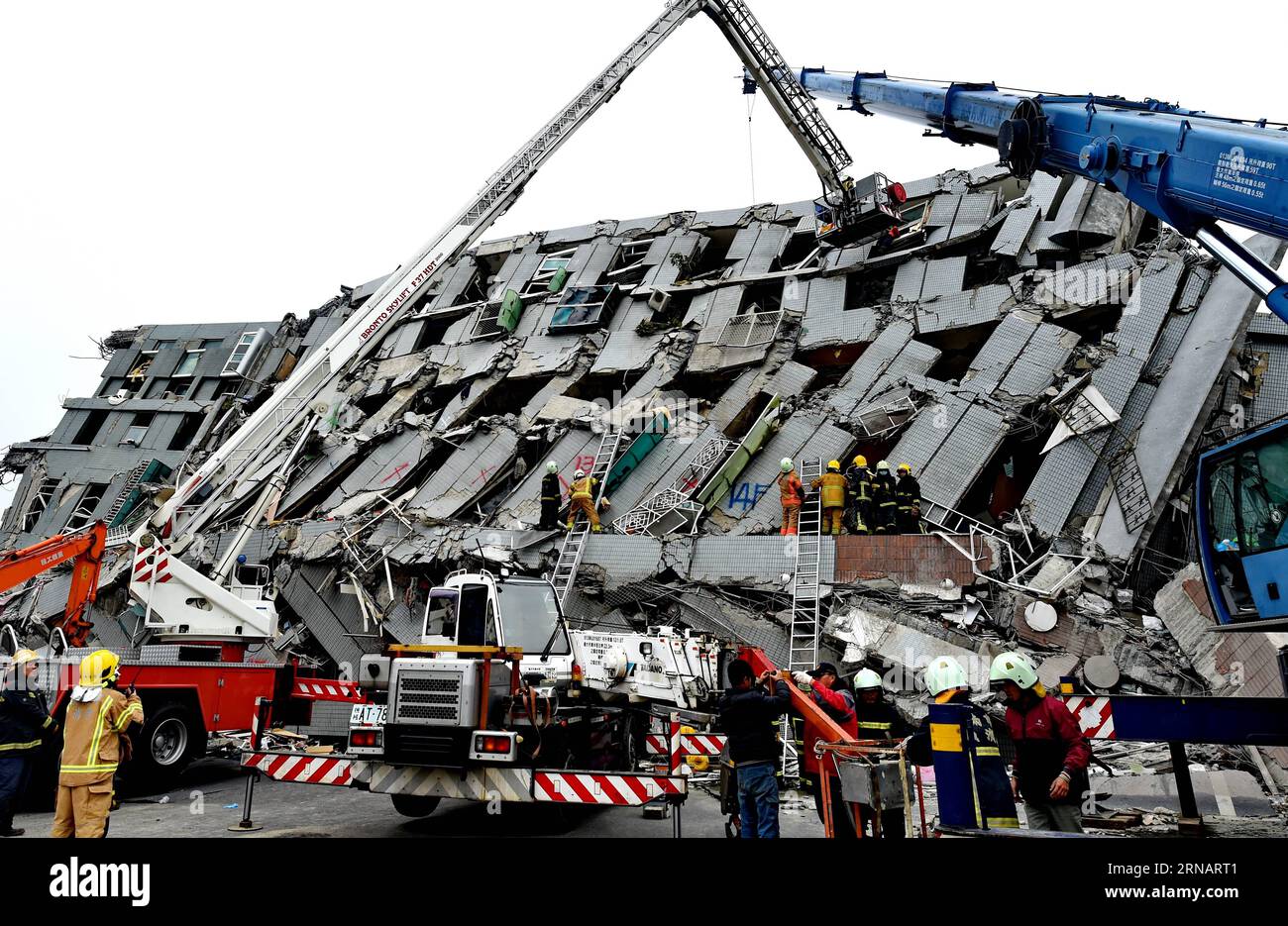 Earthquakes in taiwan hi-res stock photography and images - Alamy