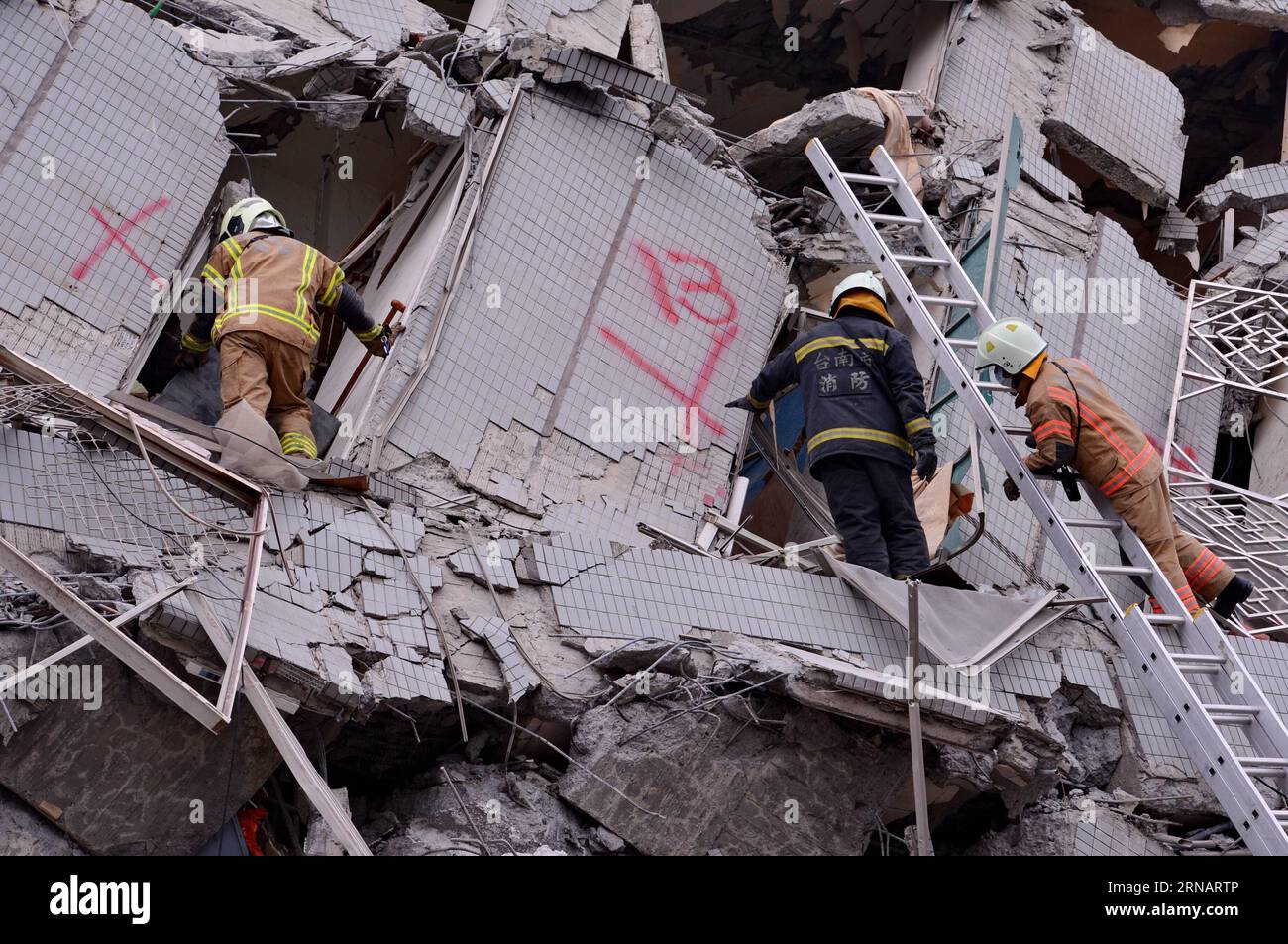 Earthquakes in taiwan hi-res stock photography and images - Alamy
