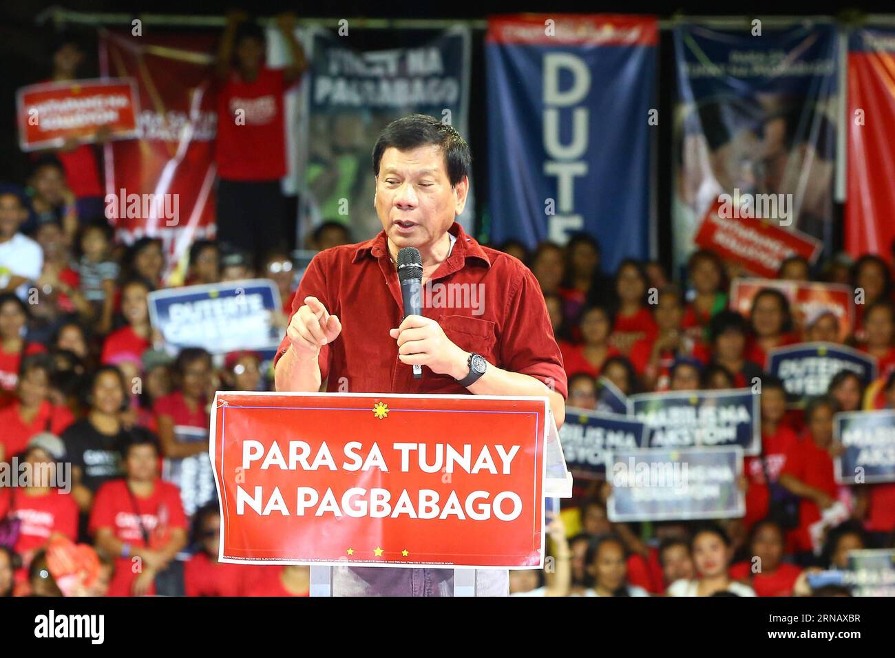Philippinen: Rodrigo Duterte Demonstration in Manila (160209) -- MANILA ...