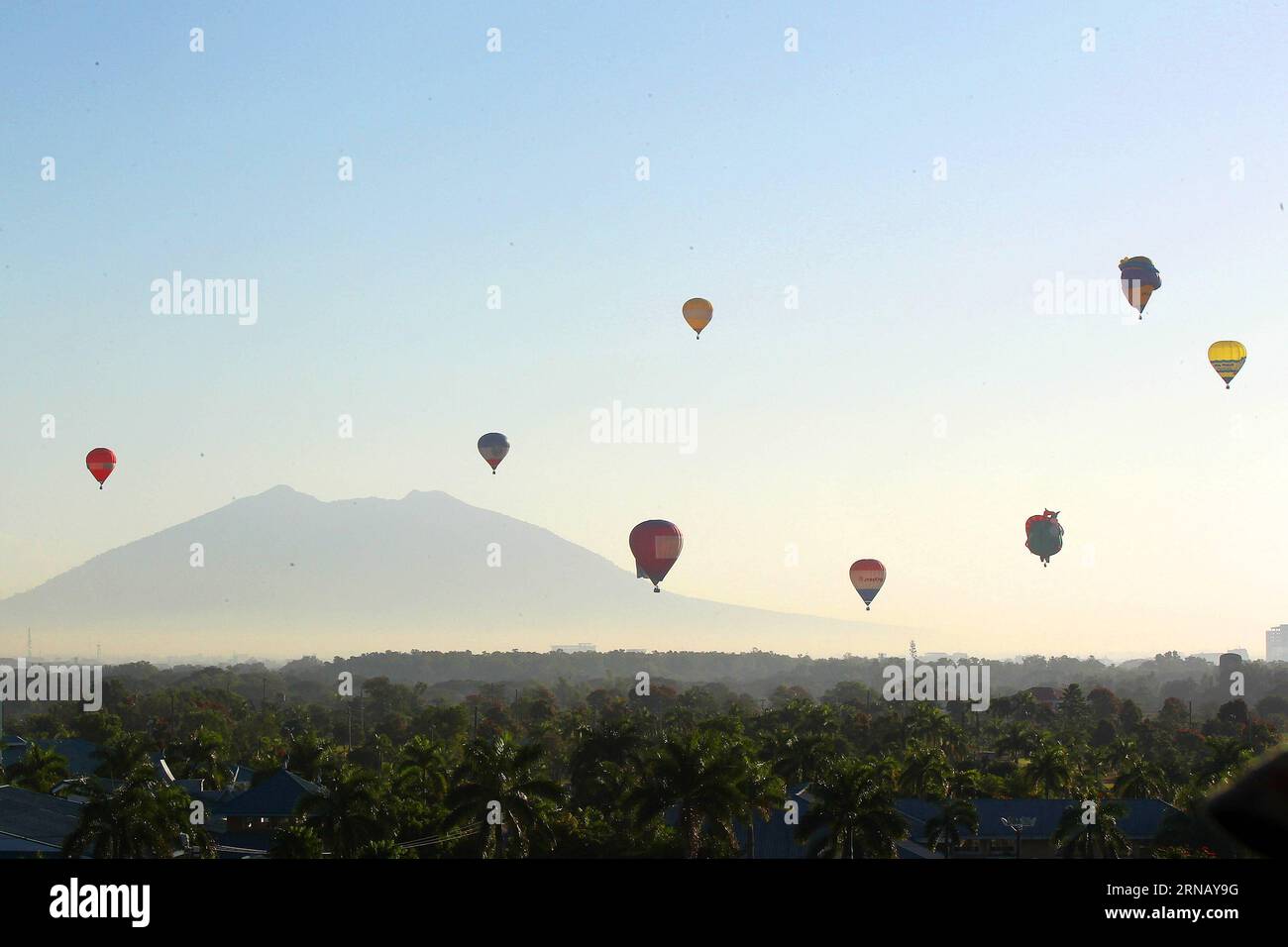 (160211) -- PAMPANGA PROVINCE, Feb. 11, 2016 -- Hot air balloons rise ...