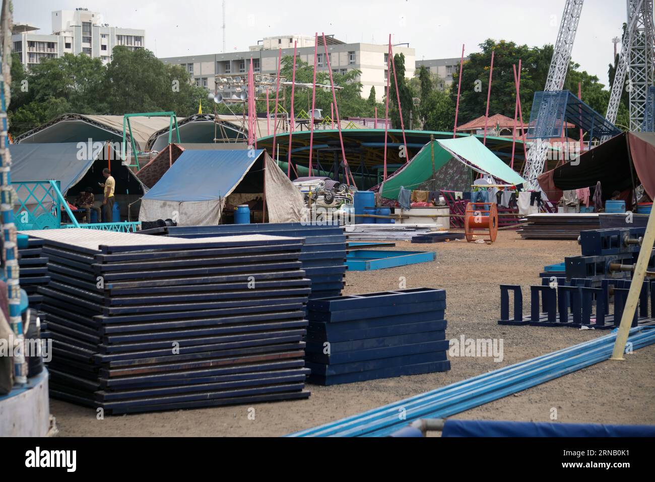 Indian rides at fun fair hi-res stock photography and images - Alamy