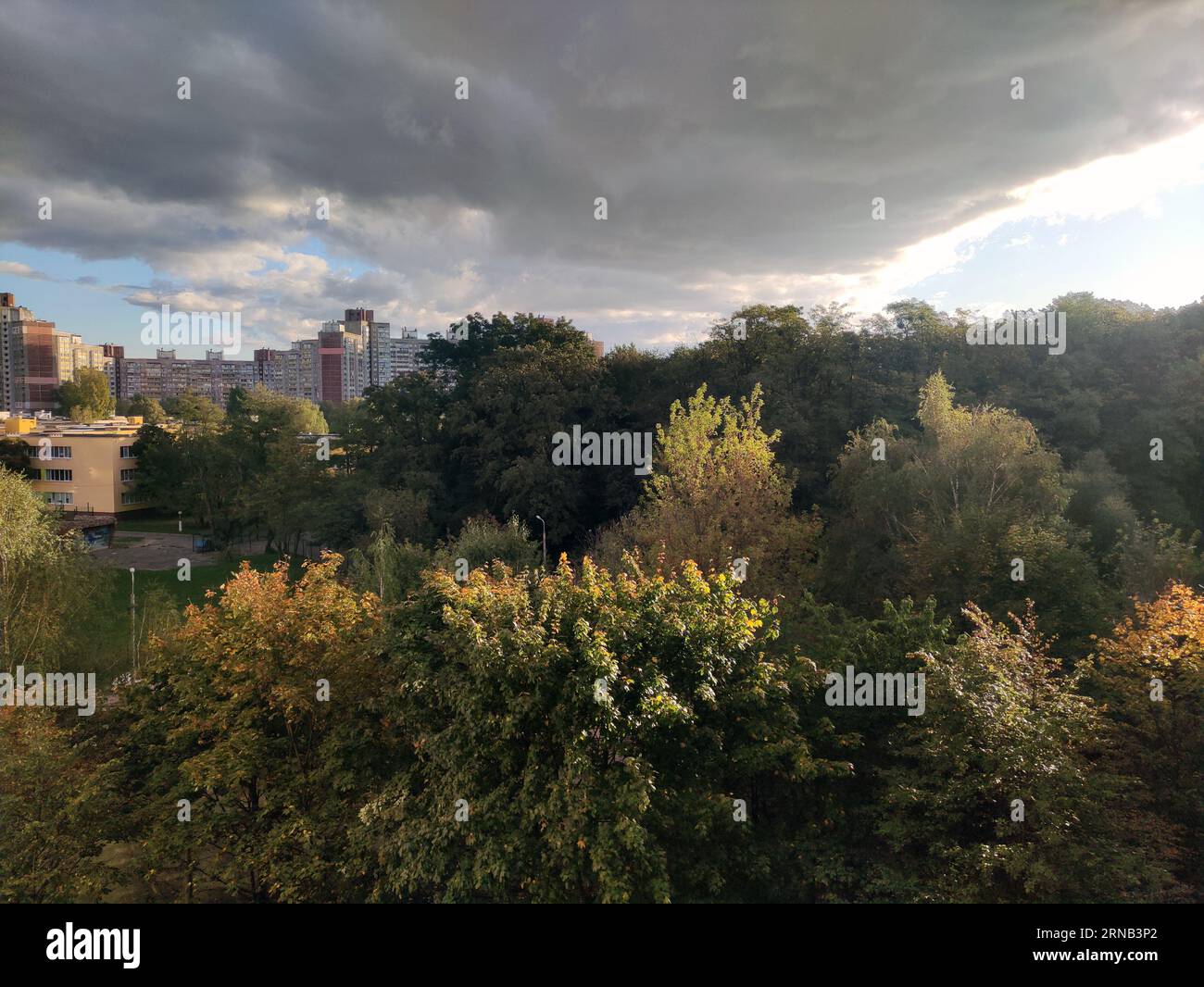 Autumn in the city, fall urban background. Seasons in the city ...