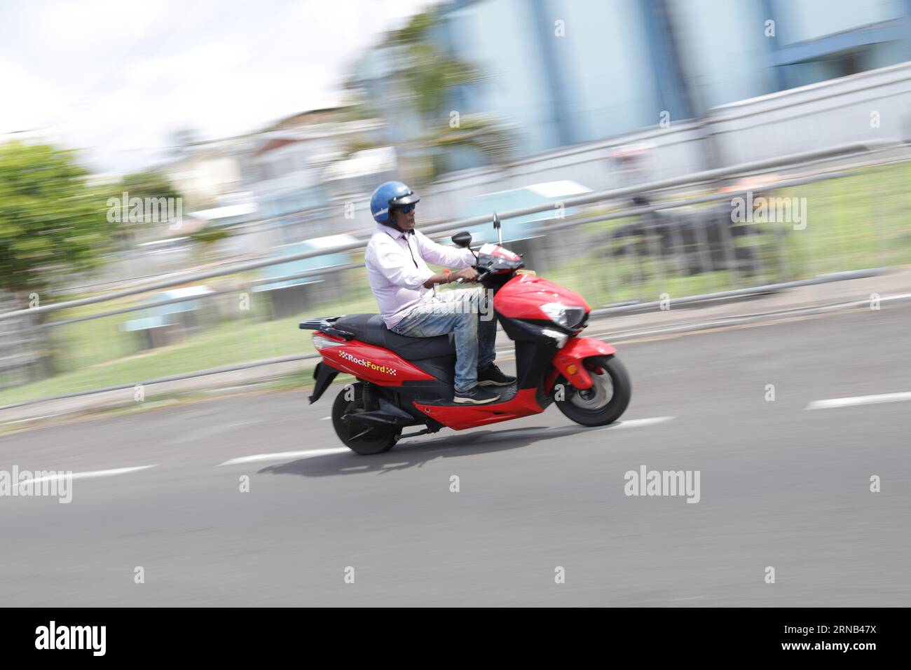 Camera tracking panning hi-res stock photography and images - Alamy