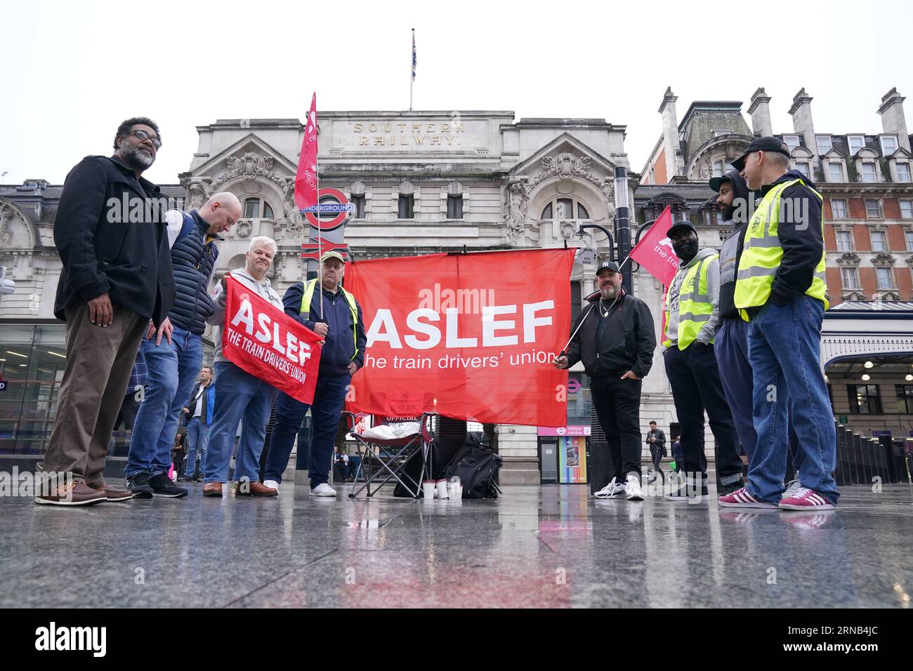 Members of the Aslef union on a picket line at Victoria Station in ...