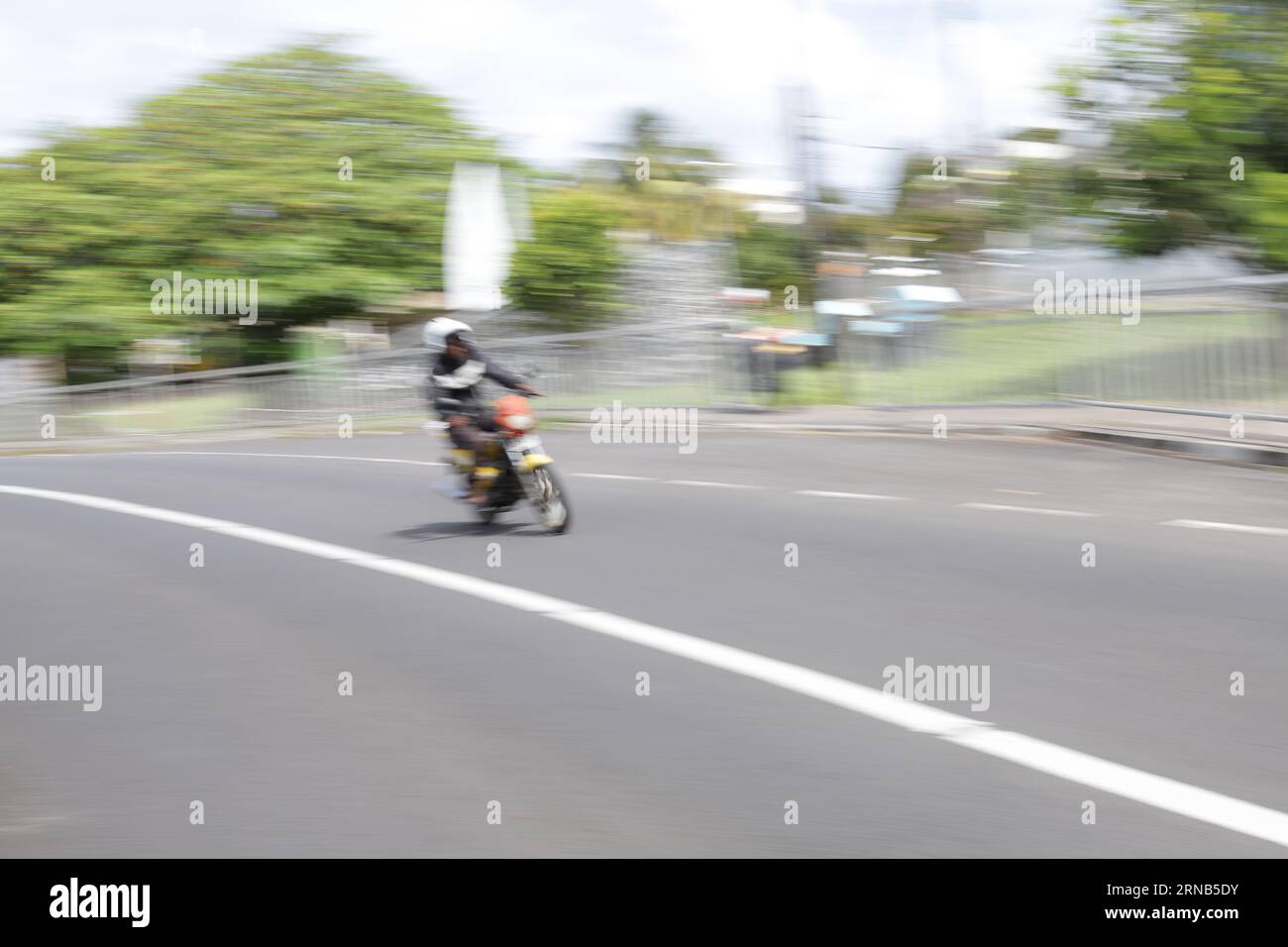 What is the difference between tracking panning how are hi-res stock ...