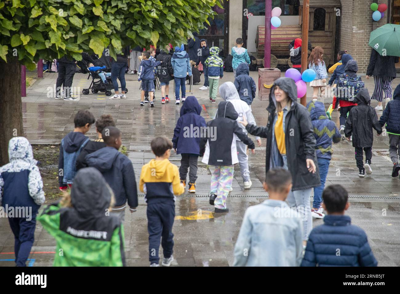 Eerste schooldag hi-res stock photography and images - Alamy