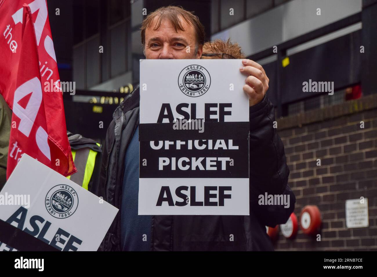 Aslef union picket hi-res stock photography and images - Alamy