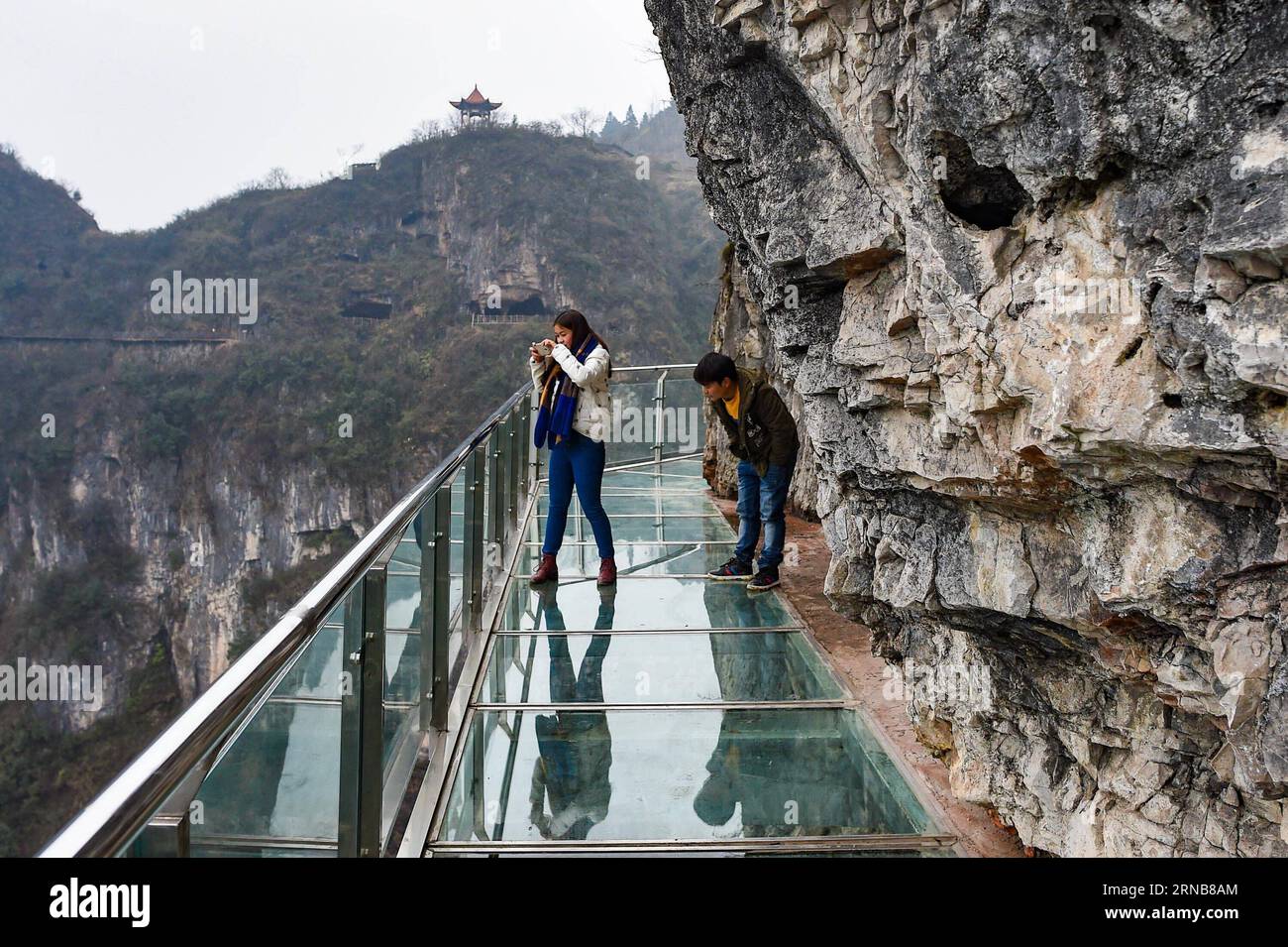 Glass bottom skywalk hi-res stock photography and images - Alamy