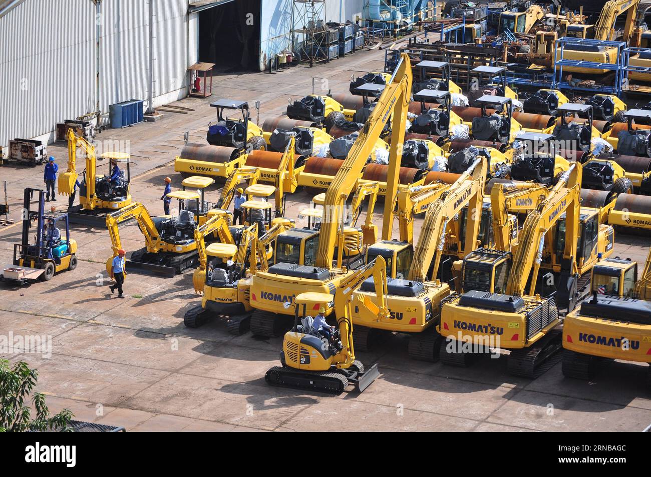 Heavy equipment yard hi-res stock photography and images - Alamy